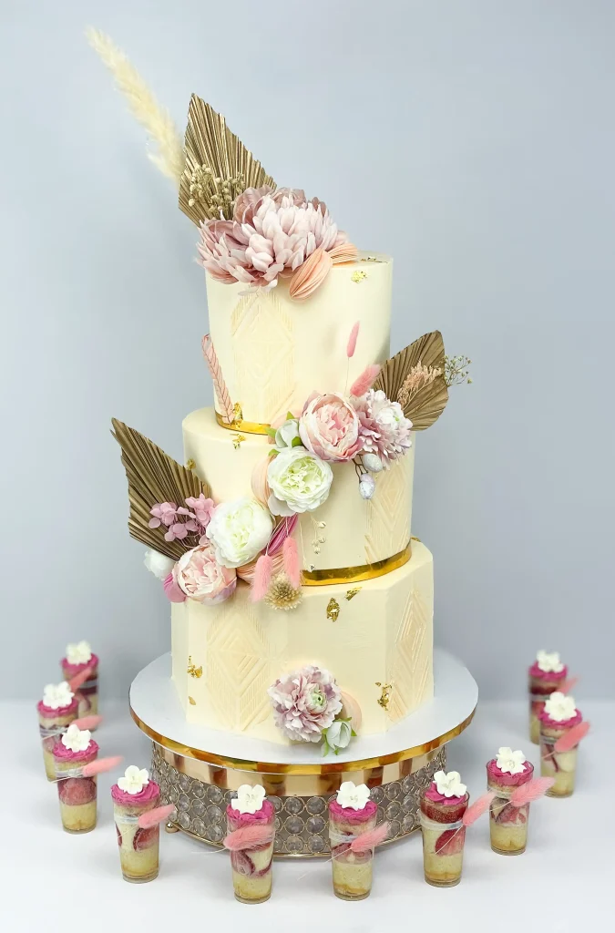 BOHO WEDDING CAKE - Bloom Cakes Art