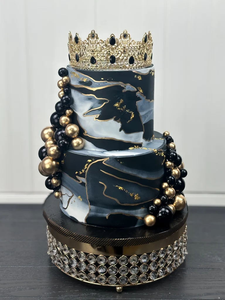 CROWN 2 TIERS CAKE - Bloom Cakes Art